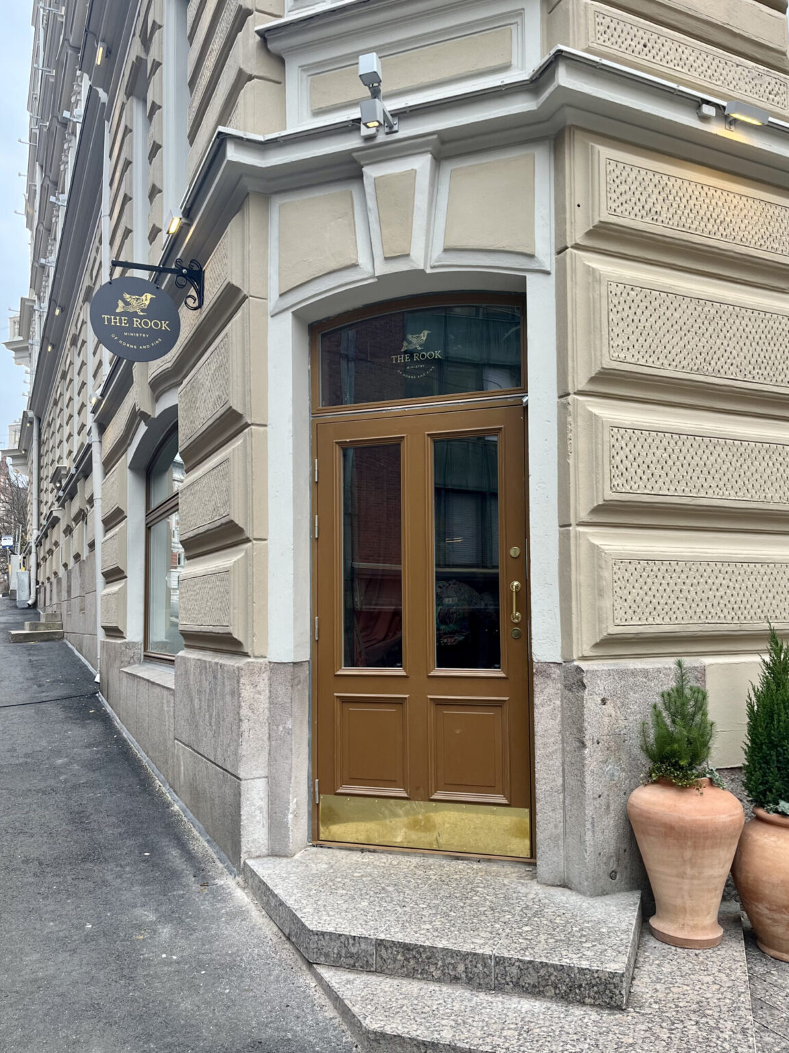 Kuvat: Hans Välimäen pub The Rook on kuin Netflix-sarjasta | Avec